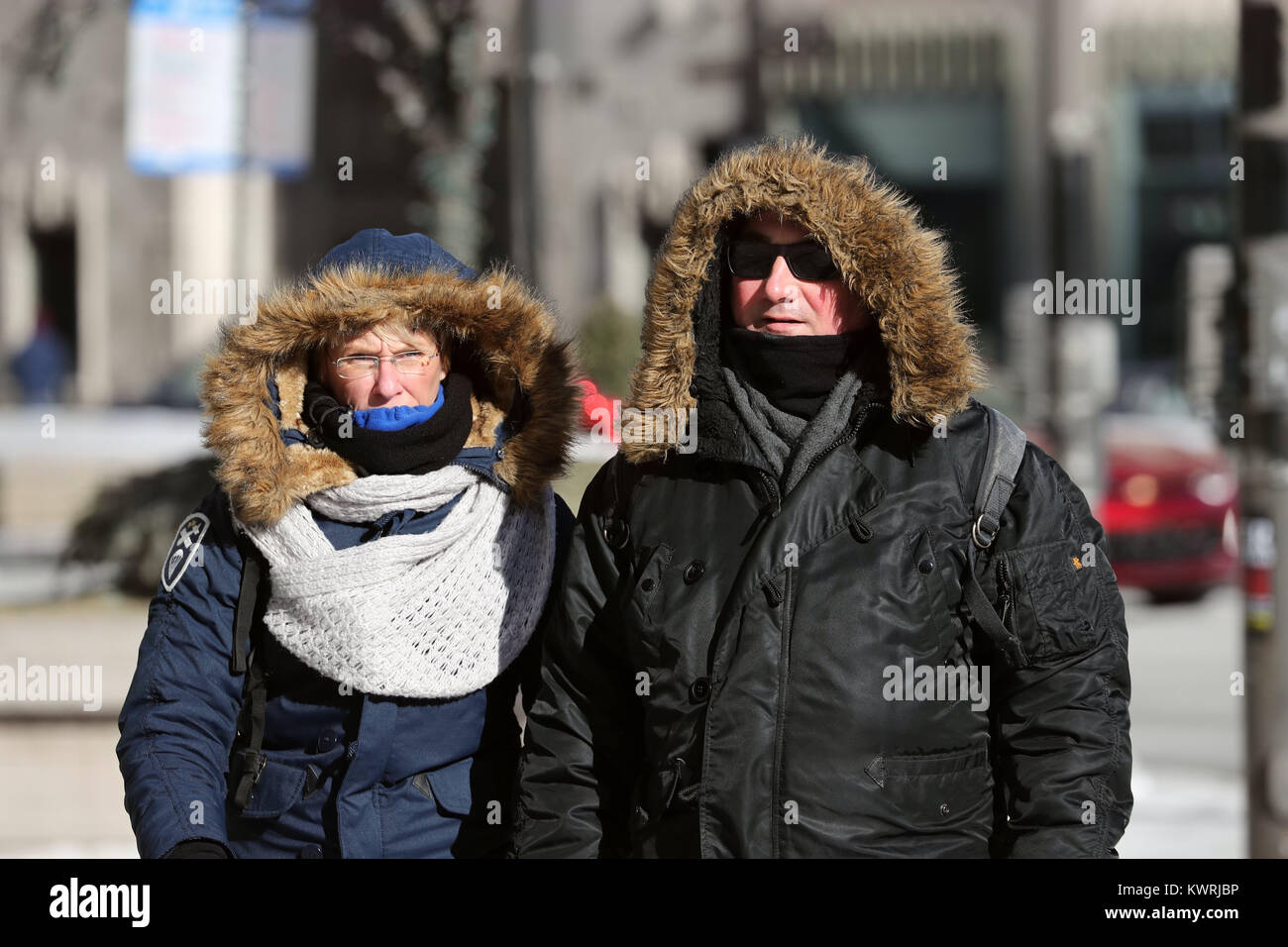 Chicago, USA. 4th Jan, 2018. People walk in downtown Chicago, the ...