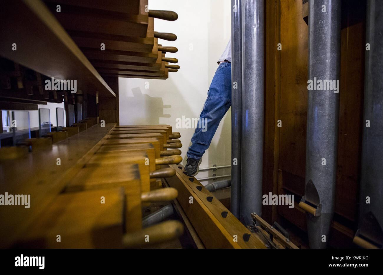 Bank pipe organ pipes hi-res stock photography and images - Alamy