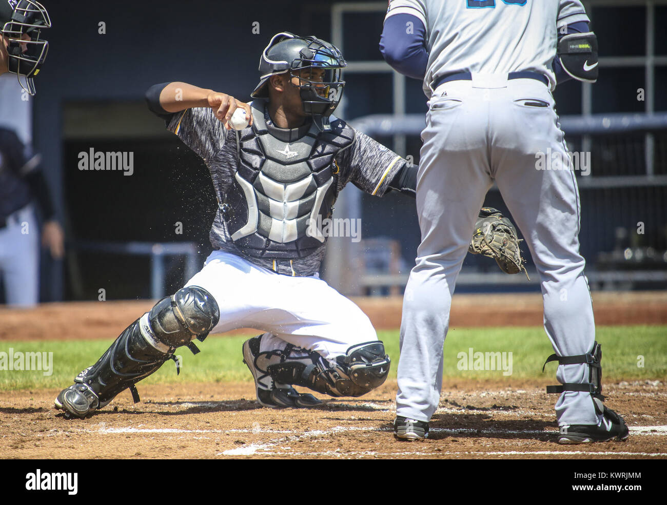 Davenport, Iowa, USA. 7th May, 2017. River Bandits catcher Chuckie ...