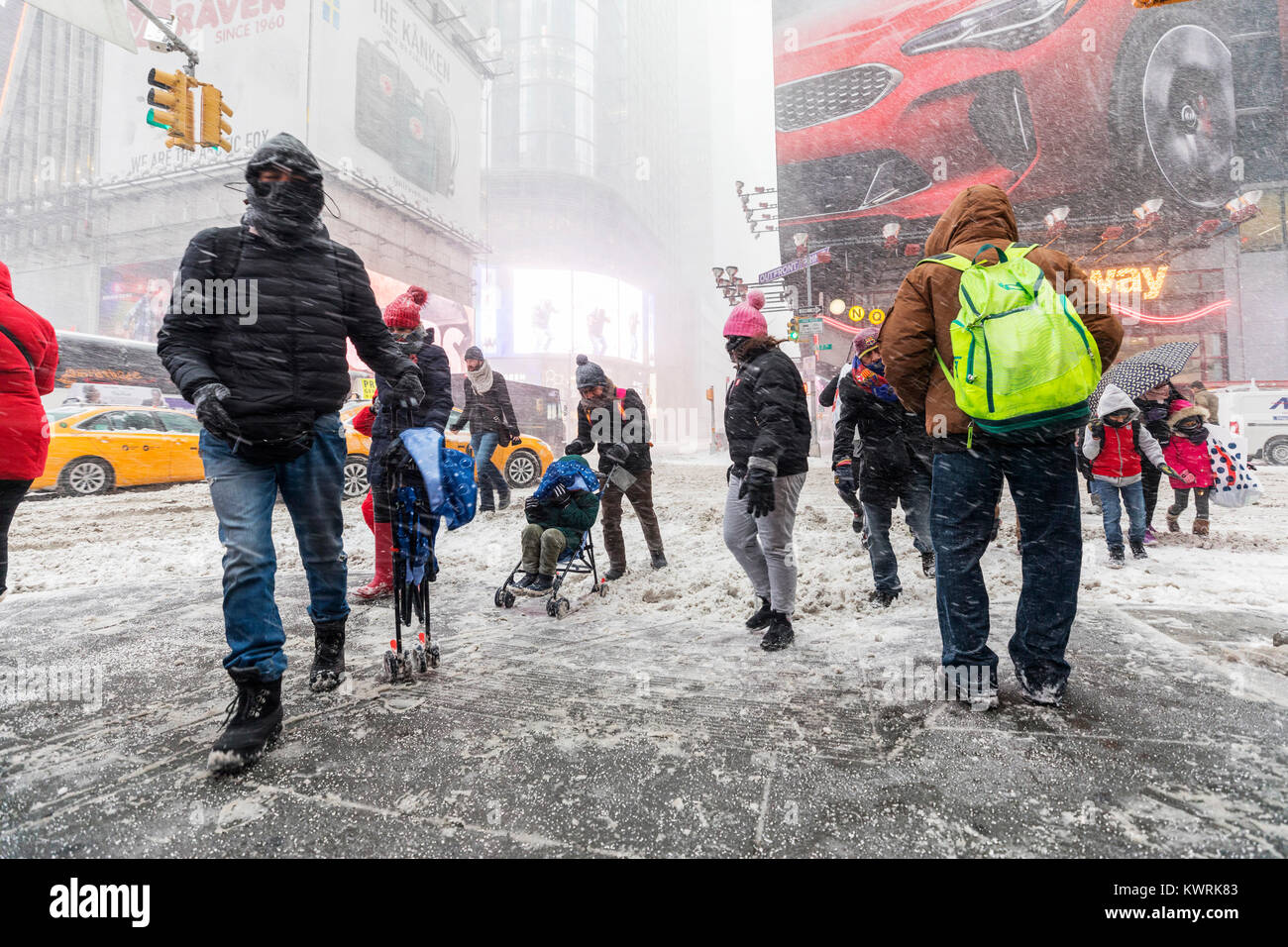 Snow in times square new york city hi-res stock photography and images ...