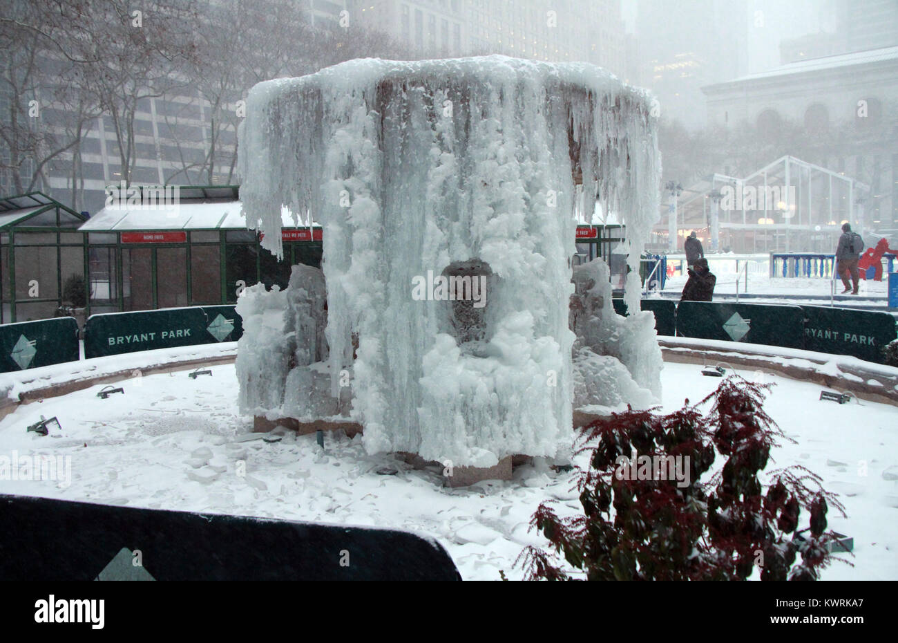 New York, NY, USA. 4th Jan, 2018. 'Bomb Cyclone' storm hits New York ...