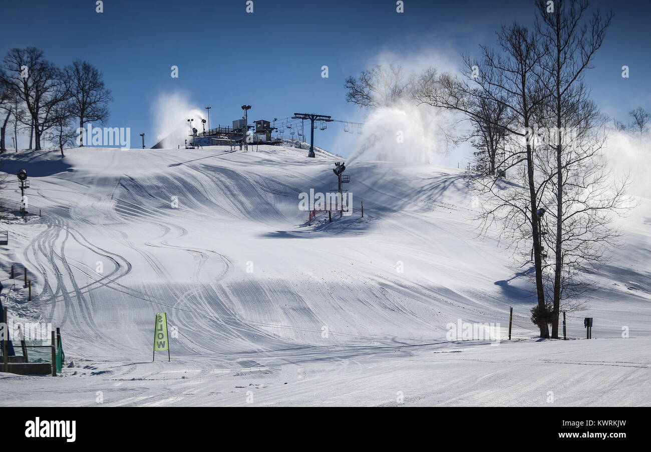 Andalusia, Iowa, USA. 9th Feb, 2017. A main run is seen receiving fresh ...