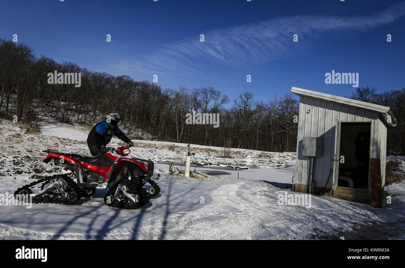 Andalusia, Iowa, USA. 9th Feb, 2017. Maintenance Worker Adam Thomas ...
