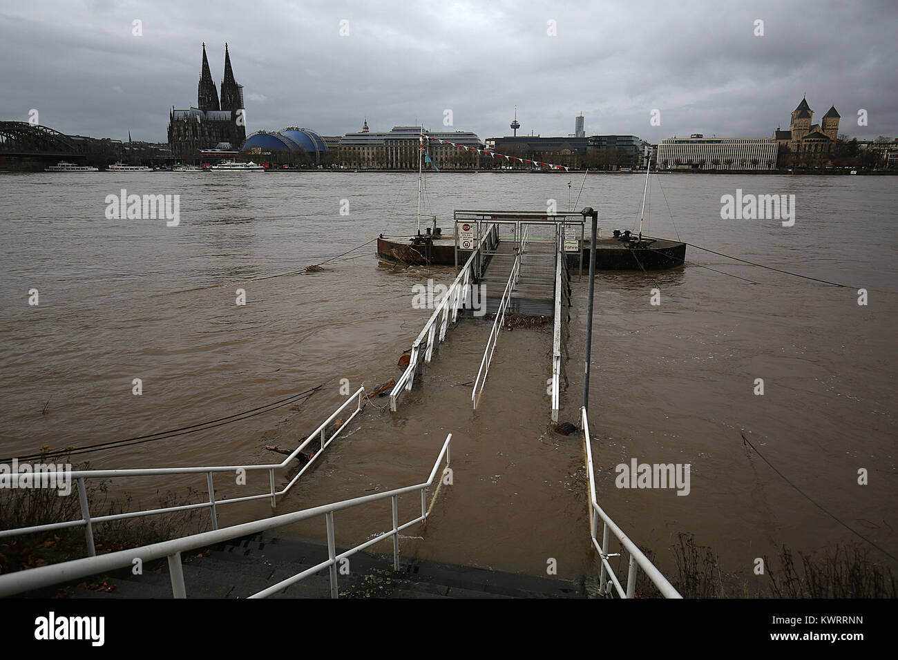 Cologne, Germany. 5th Jan, 2018. The river Rhine is flooding areas near ...
