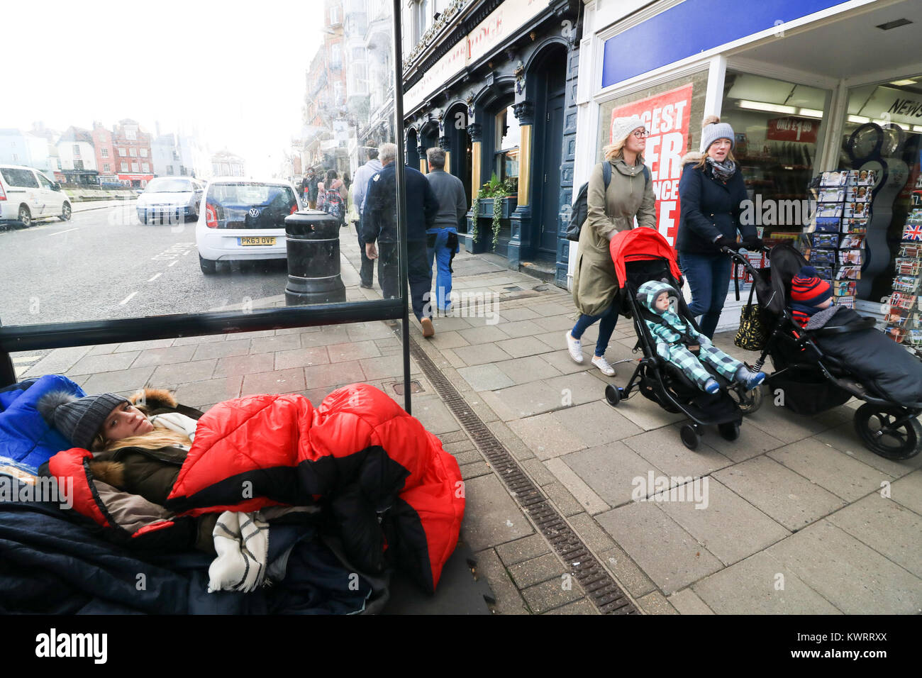 Windsor Berkshire.5th January 2018. A homeless person sleeps under a ...
