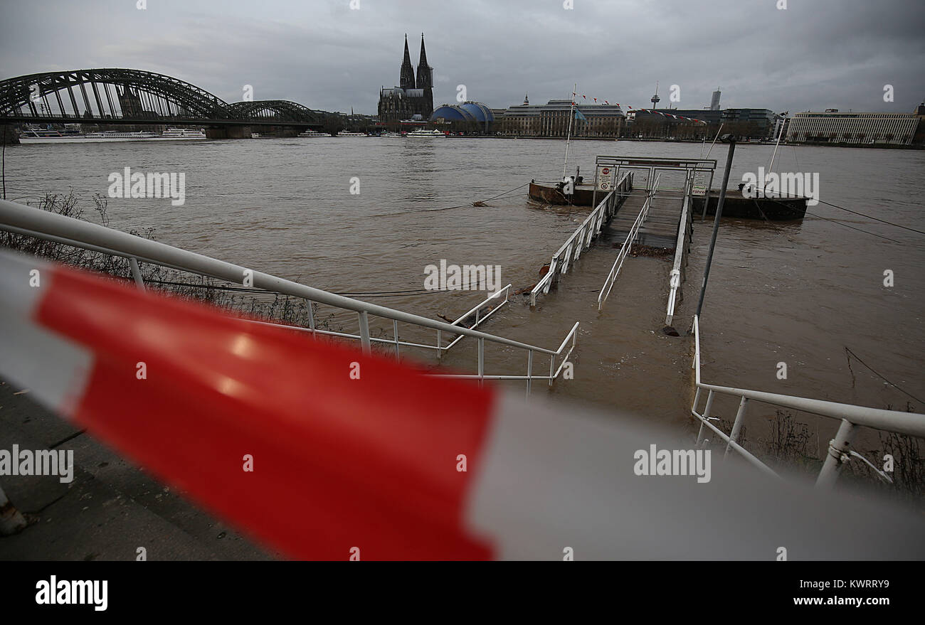 Cologne, Germany. 5th Jan, 2018. The river Rhine is flooding areas near ...