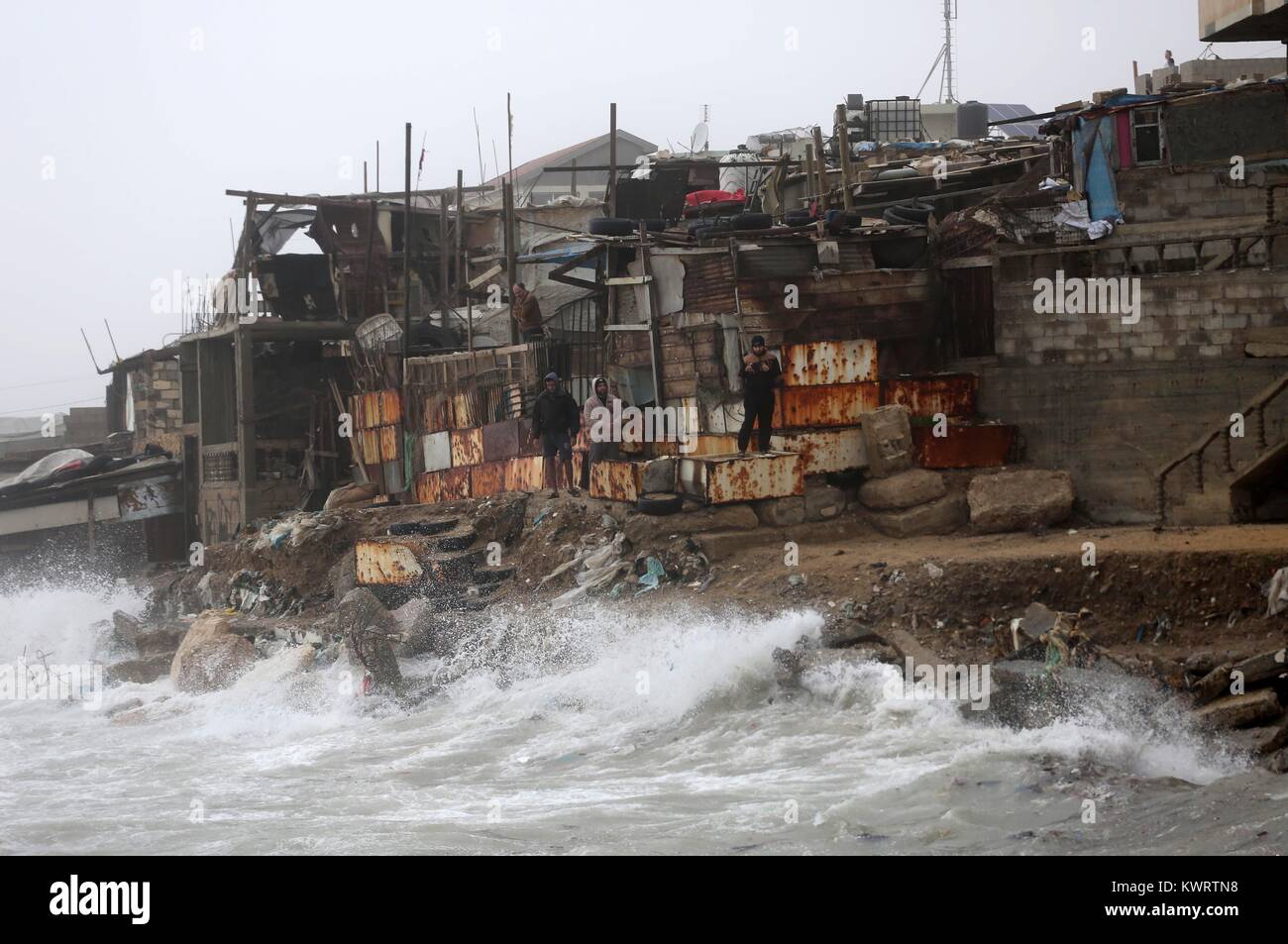 Gaza City, Gaza Strip, Palestinian Territory. 5th Jan, 2018. Waves ...