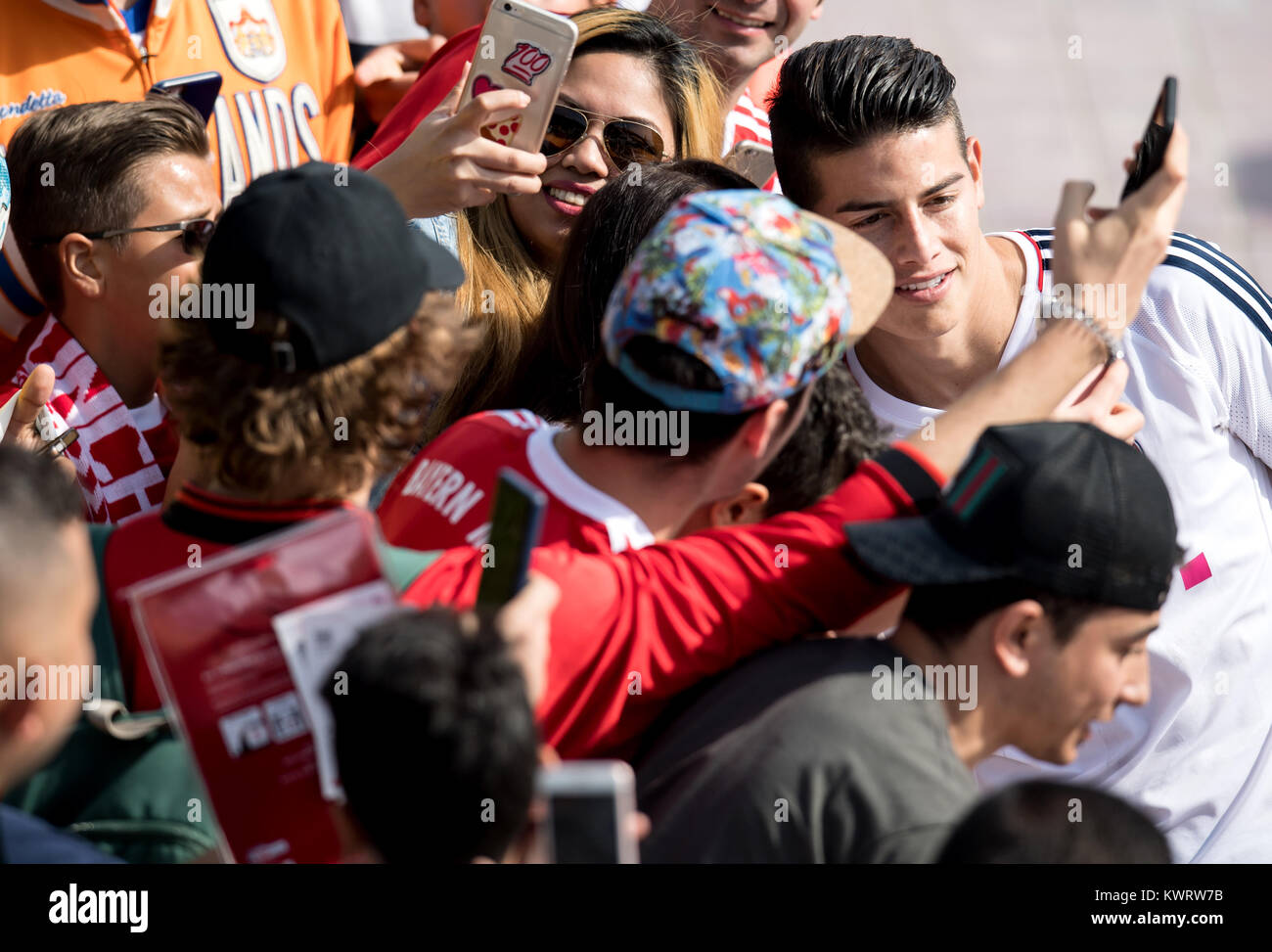 James rodriguez qatar hi-res stock photography and images - Alamy