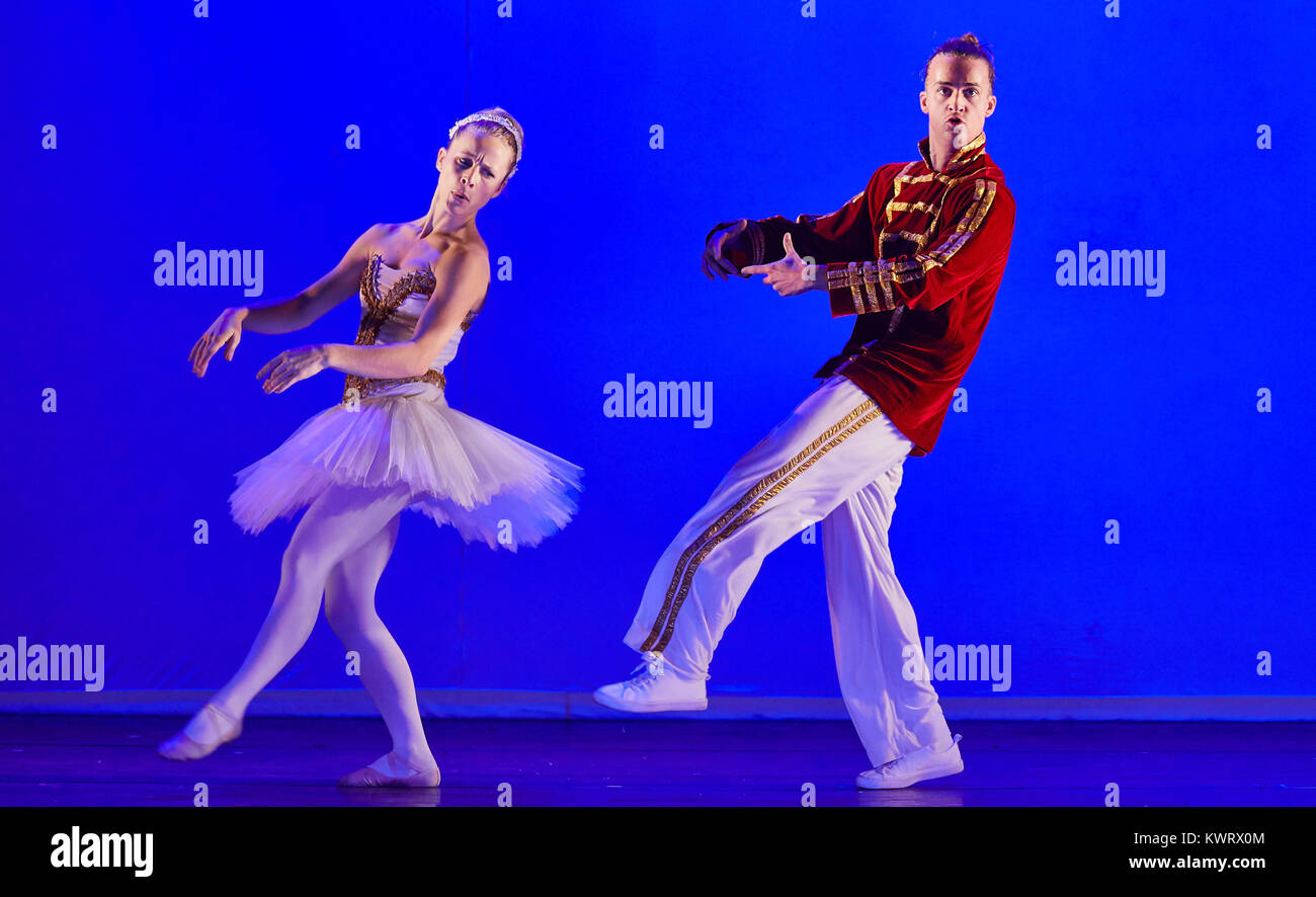 Hamburg, Germany. 05th Jan, 2018. The dancers Ellen Lindblad as Clara ...
