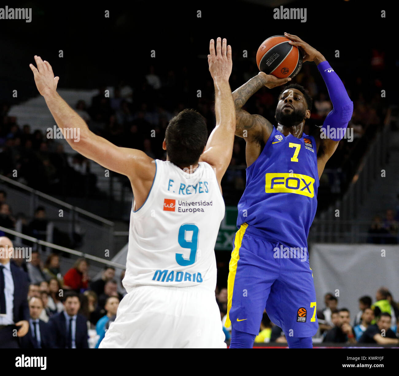 Players basketball Felipe Reyes and Deandre Kane during Real Madrid vs ...