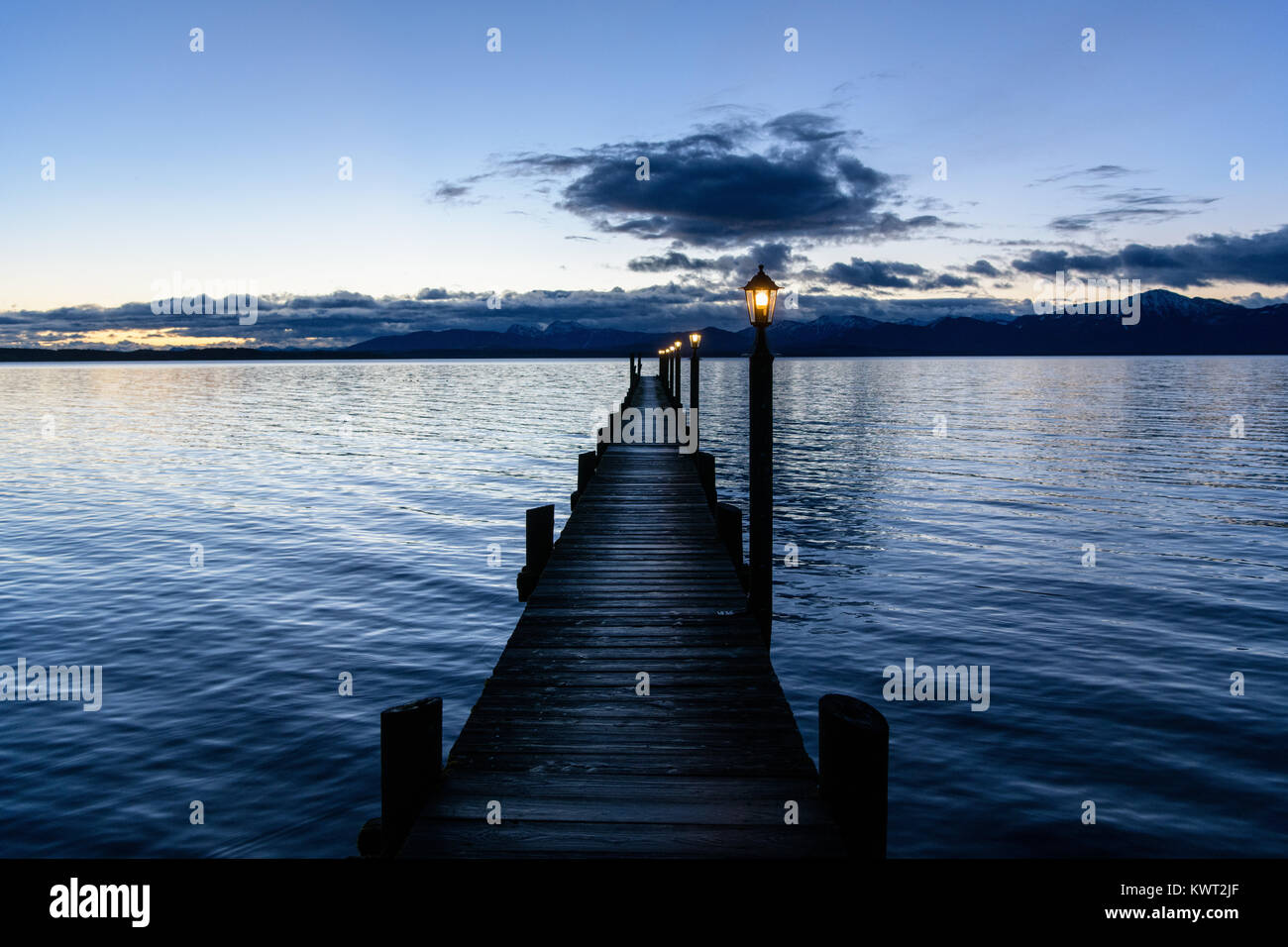 Seeon-Seebruck, Germany. 5th Jan, 2018. A jetty stretches into the ...
