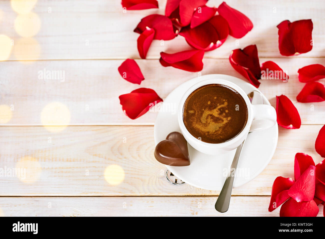 Coffee cup and gift box hi-res stock photography and images - Alamy