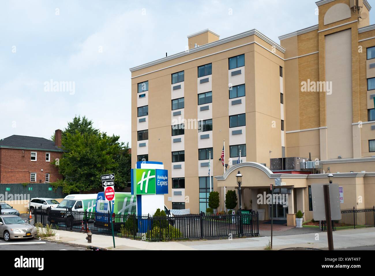 Holiday Inn Express hotel at John F Kennedy International Airport ...