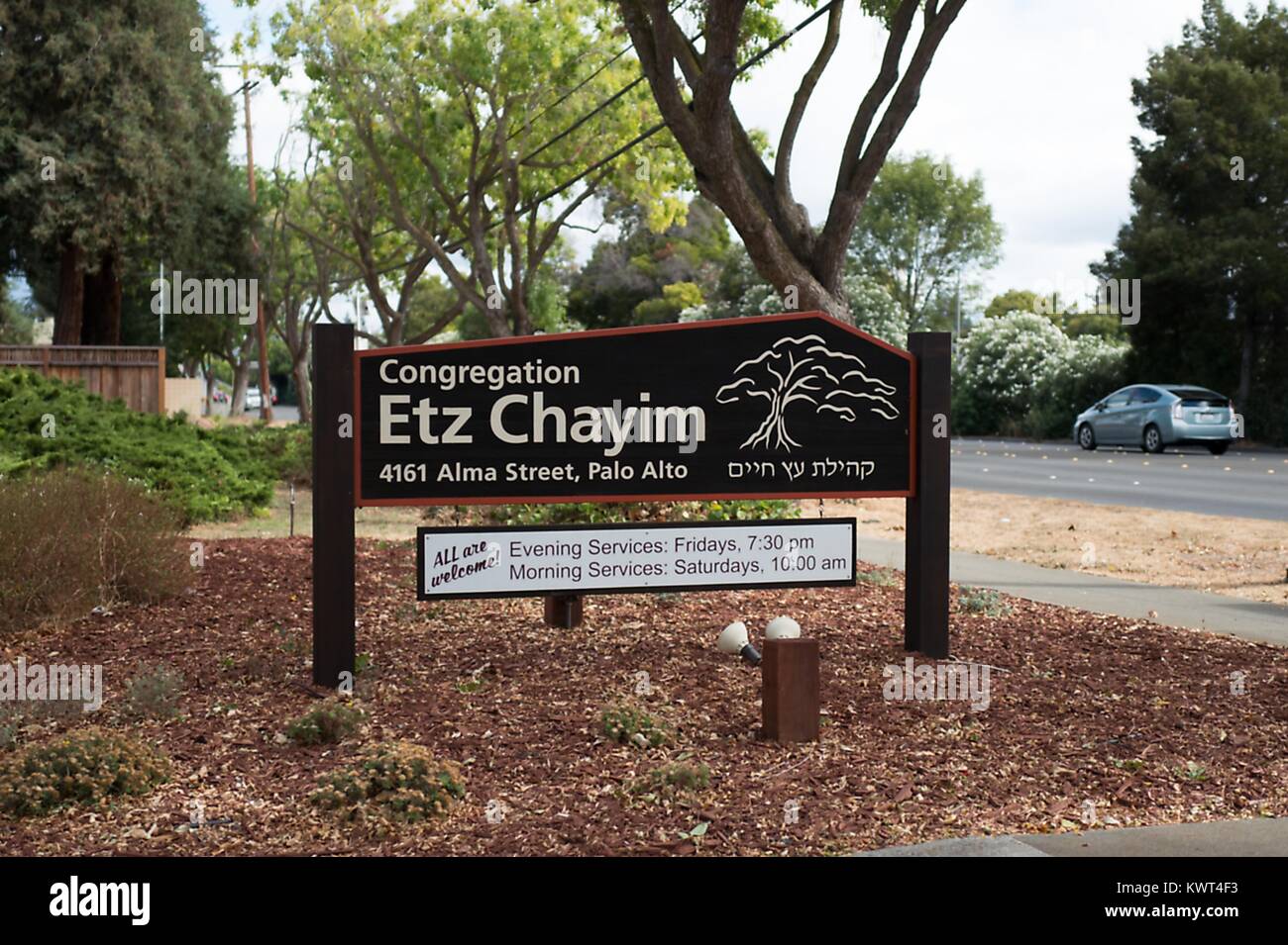 Sign at the entrance of congregation Etz Chayim, a Jewish synagogue in ...