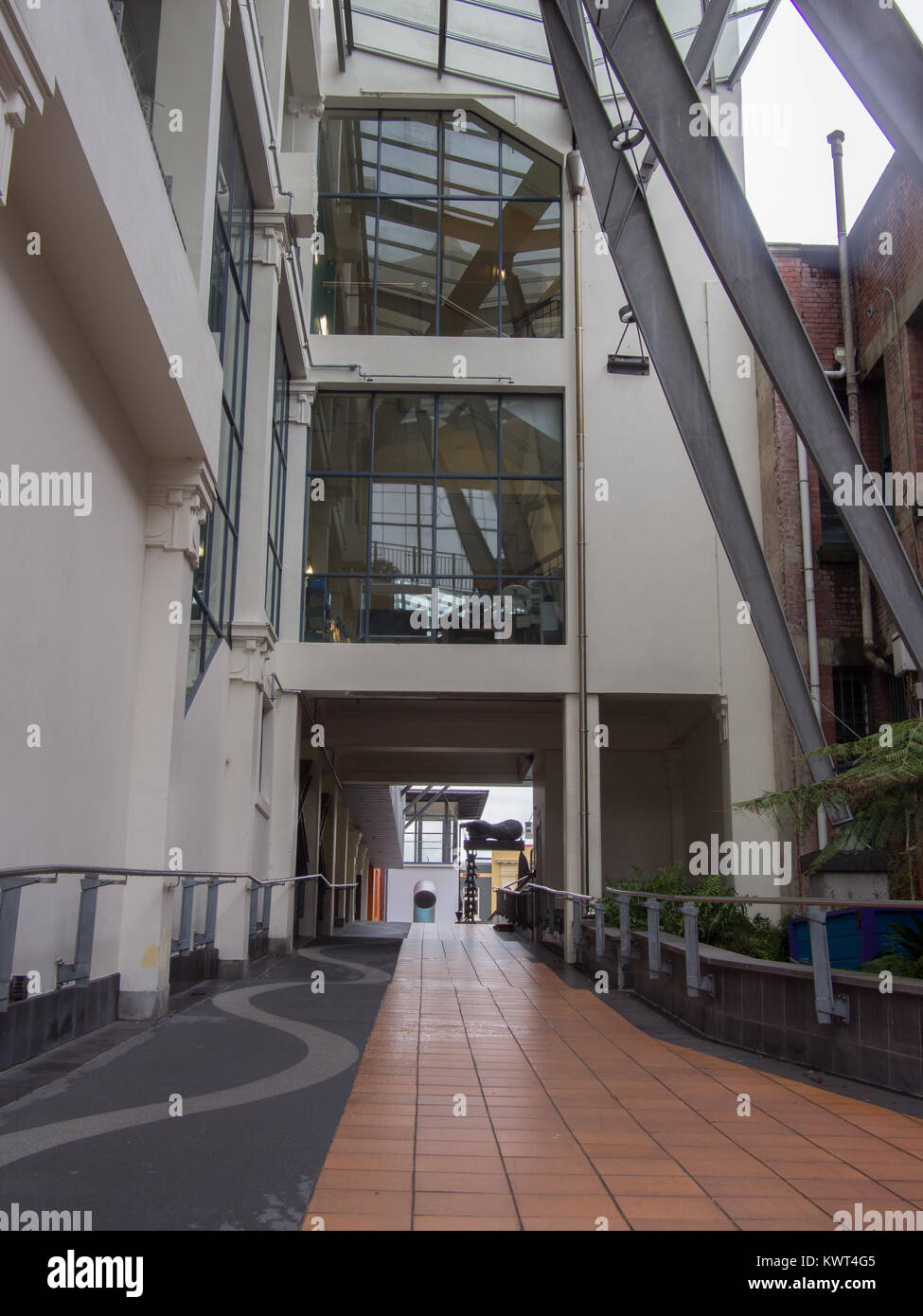 Walkway between buildings hi-res stock photography and images - Alamy