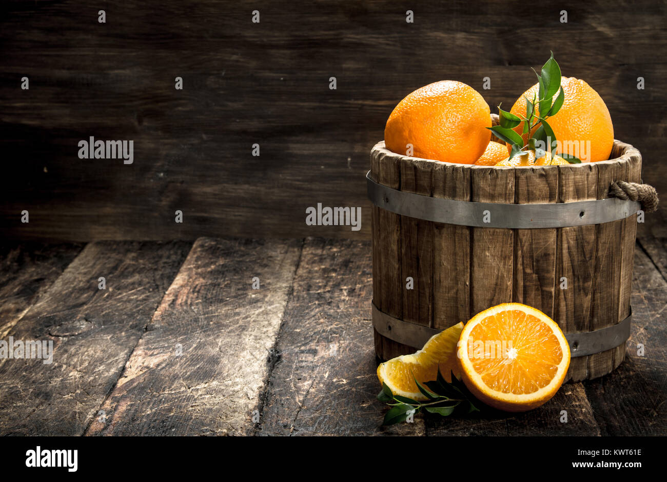 Bucket of oranges hi-res stock photography and images - Alamy