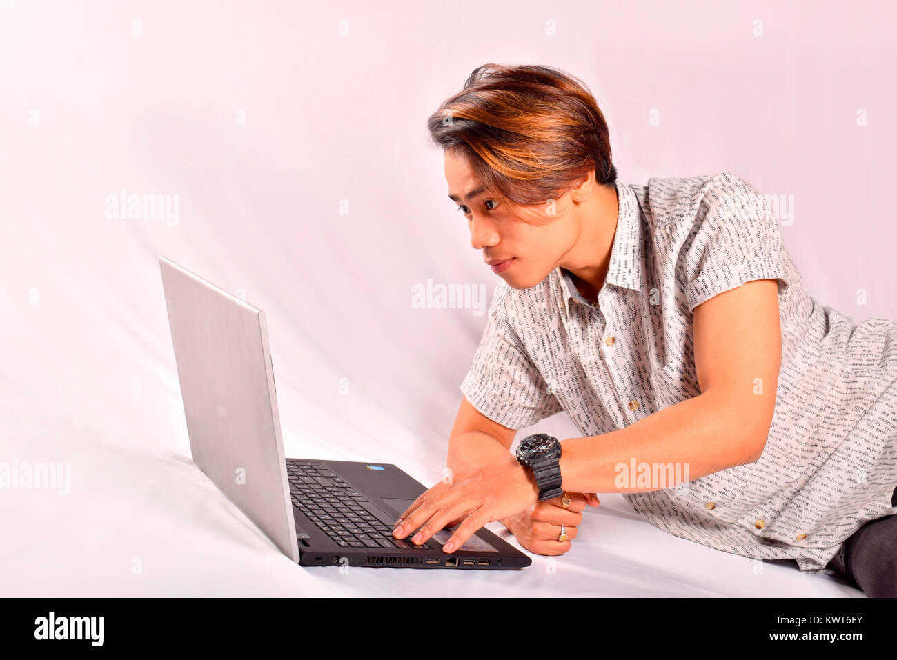 Young man with laptop, Pune, Maharashtra Stock Photo - Alamy