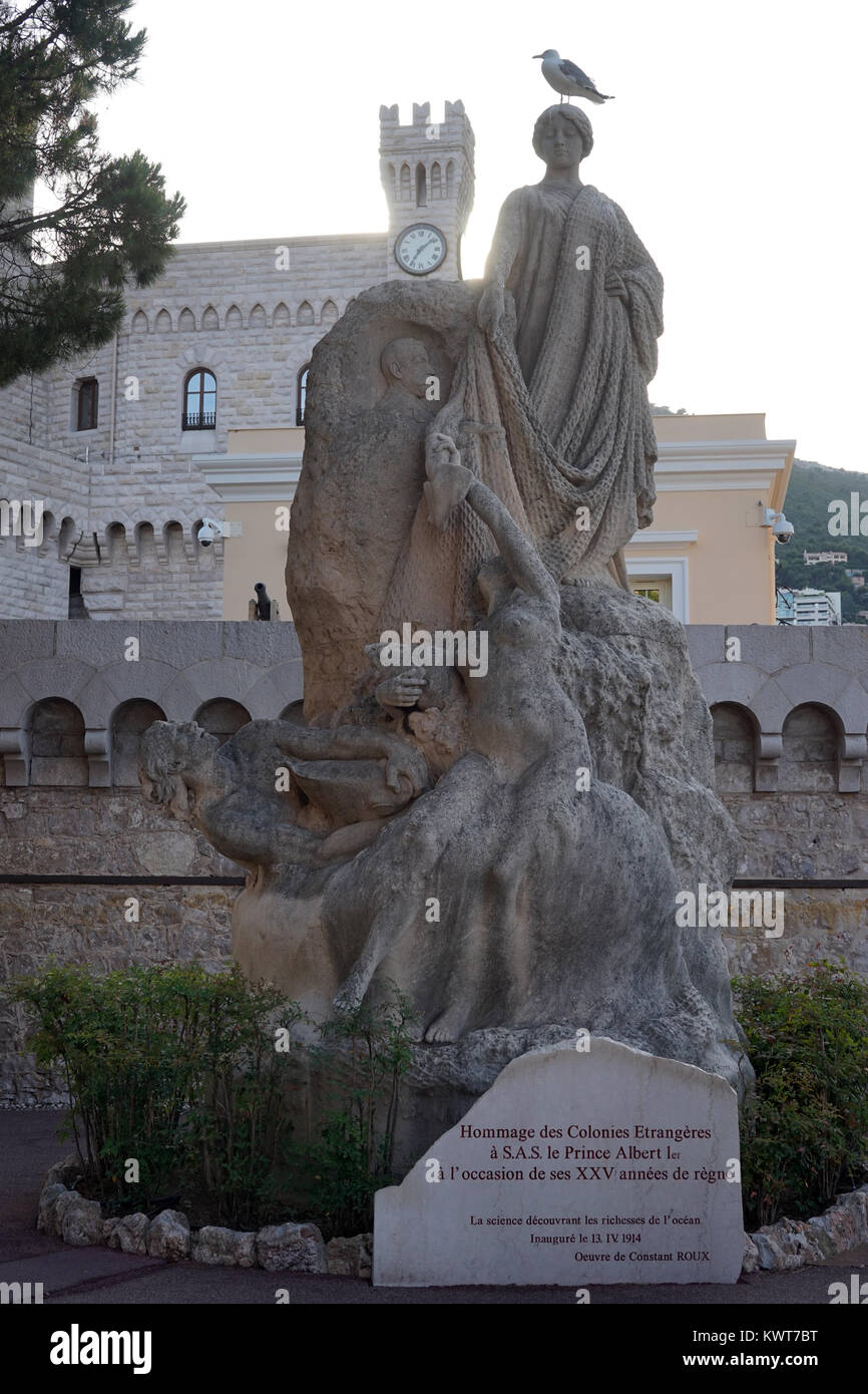 Statue princes palace monaco hi-res stock photography and images - Alamy