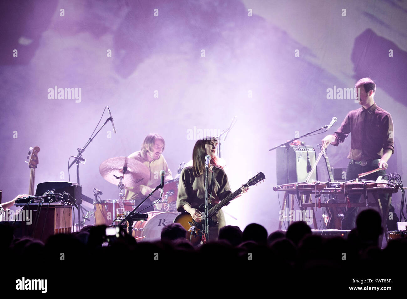 Feist singer hi-res stock photography and images - Alamy