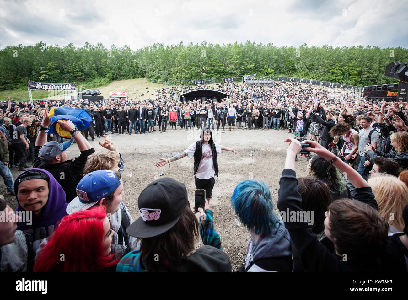 Mosh pit heavy metal concert hi-res stock photography and images - Alamy