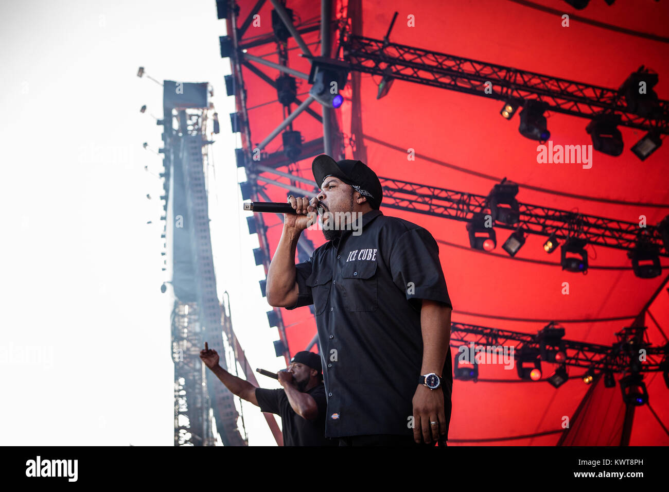 Rapper ice cube hi-res stock photography and images - Alamy