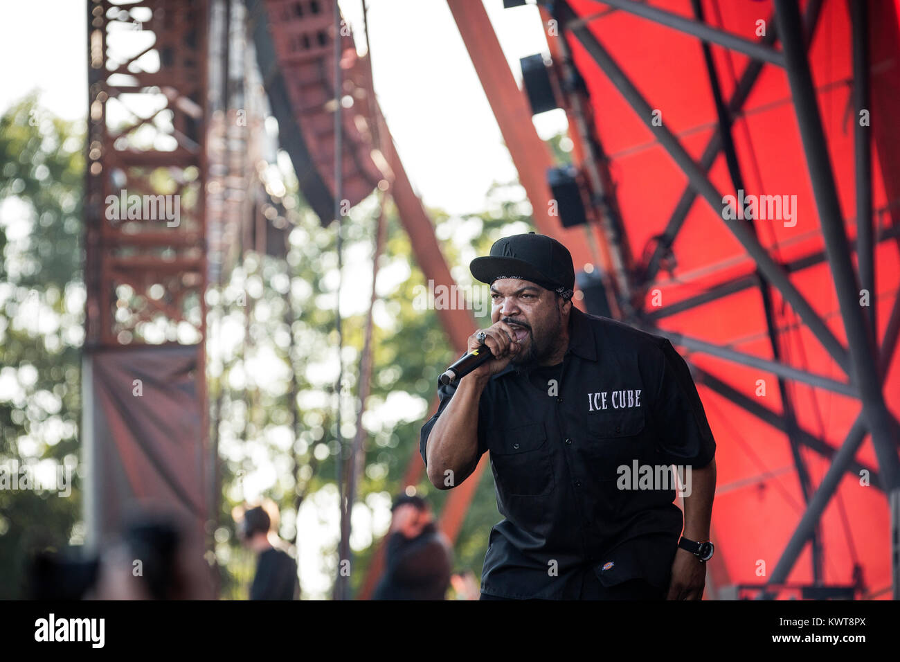 Ice cube rapper hi-res stock photography and images - Alamy