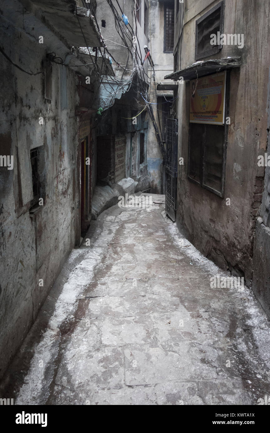 An empty, grimy, abandoned alley in Varanasi, India Stock Photo - Alamy