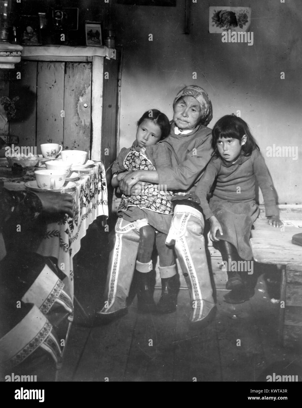 Eskimos family hi-res stock photography and images - Alamy