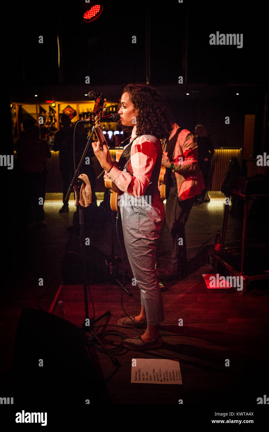 Kadhja bonet singer hi-res stock photography and images - Alamy