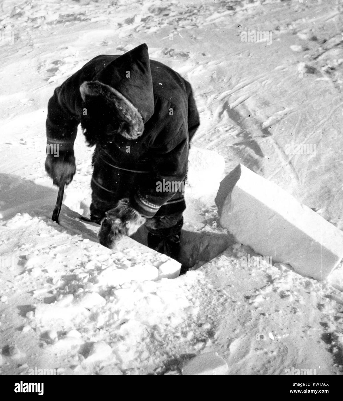 snow house construction Stock Photo - Alamy