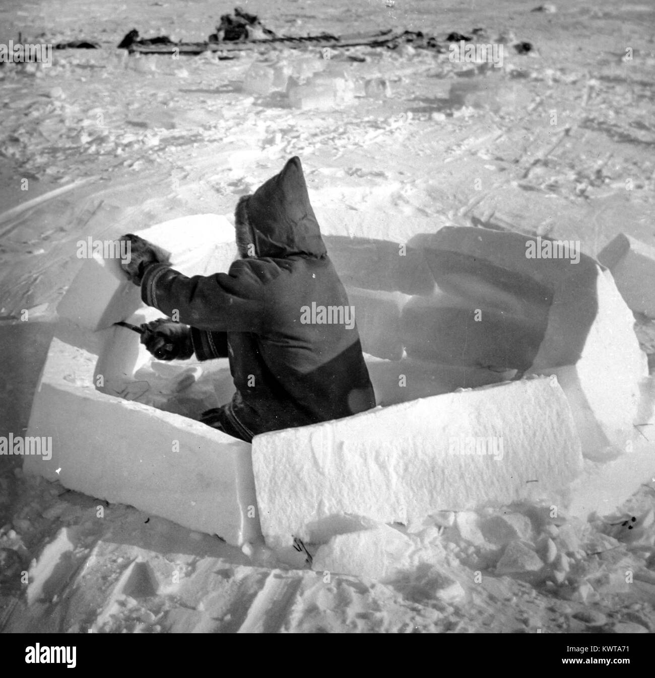 snow house construction Stock Photo - Alamy