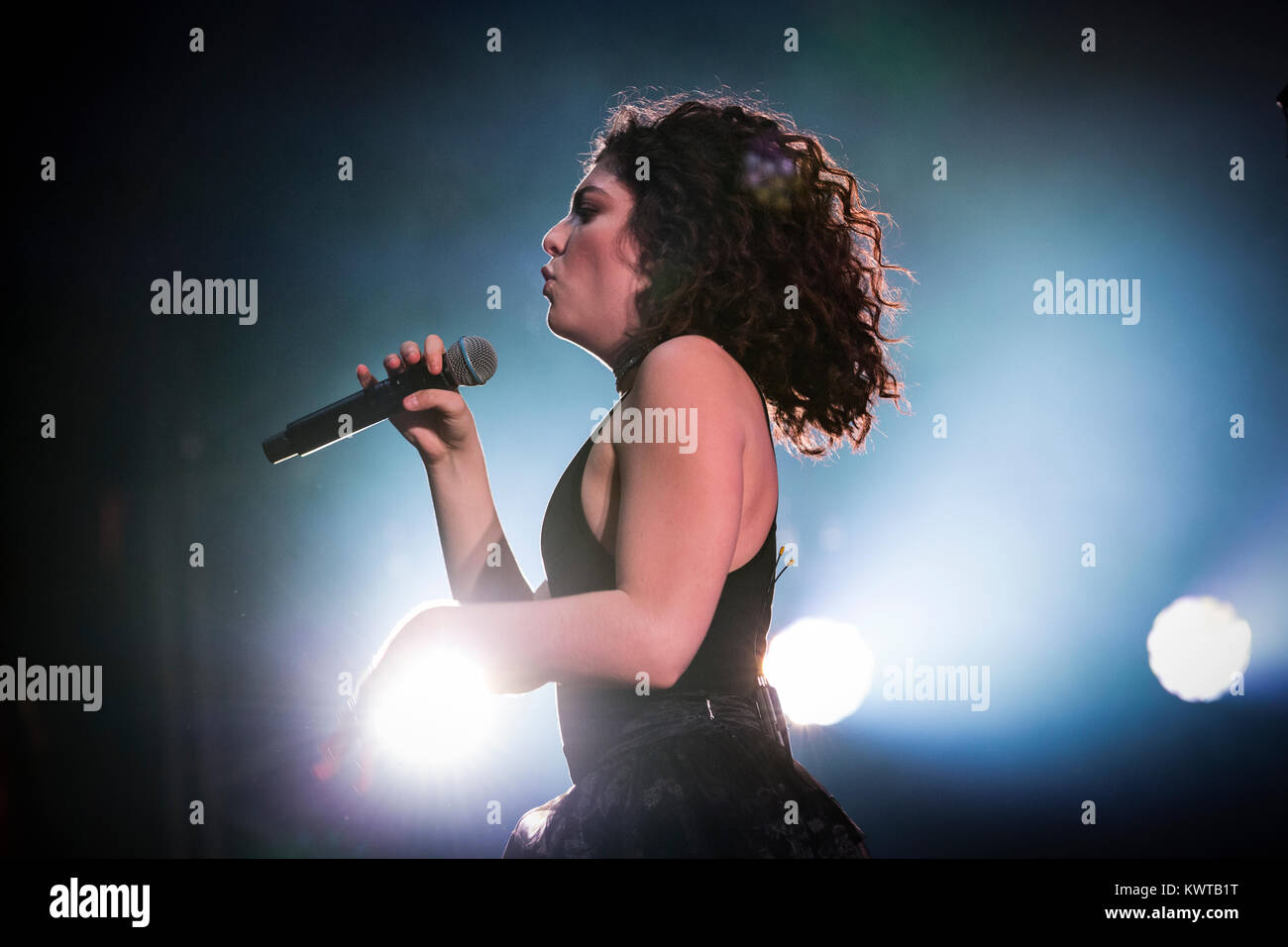 Lorde guitarist hi-res stock photography and images - Alamy