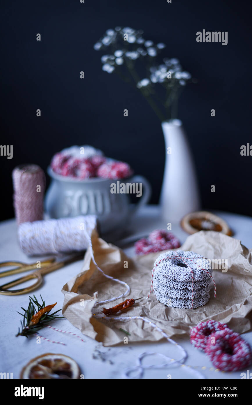 Gift wrapping decor hi-res stock photography and images - Alamy