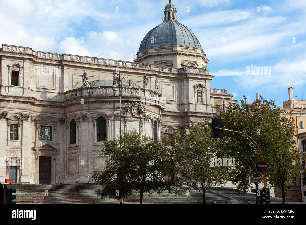 Basilica di Santa Maria Maggiore, Cappella Paolina, view from Piazza ...