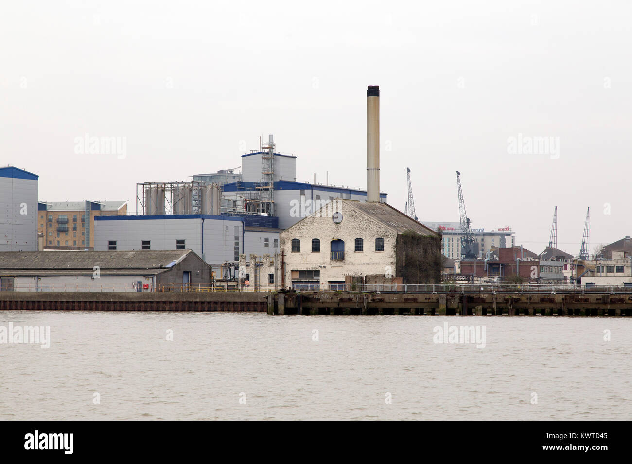 Riverside industrial hi-res stock photography and images - Alamy