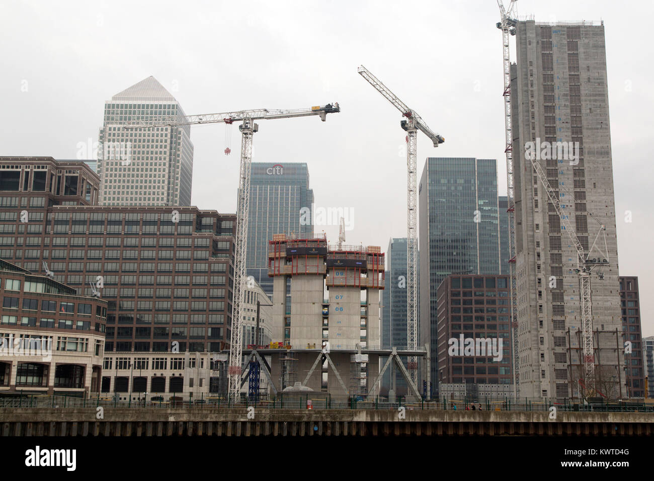 Canary wharf london construction hi-res stock photography and images ...