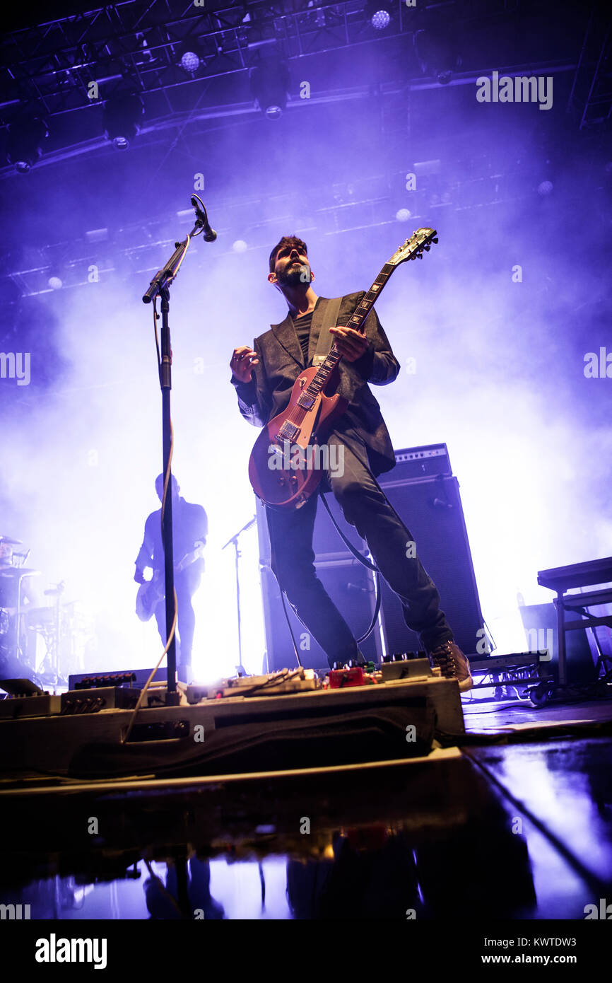 Lead singer band placebo hi-res stock photography and images - Alamy