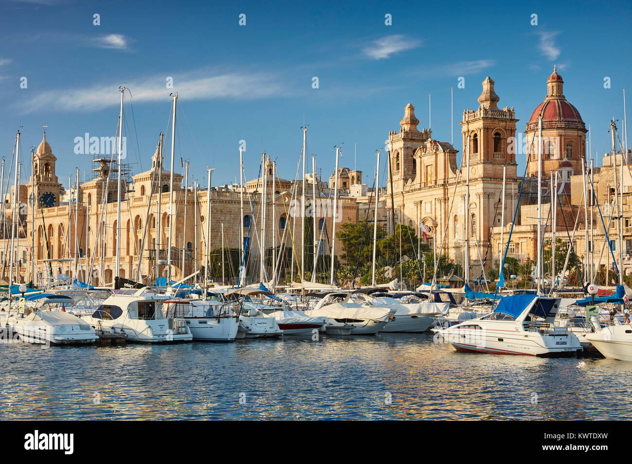 Harbour cities hi-res stock photography and images - Alamy