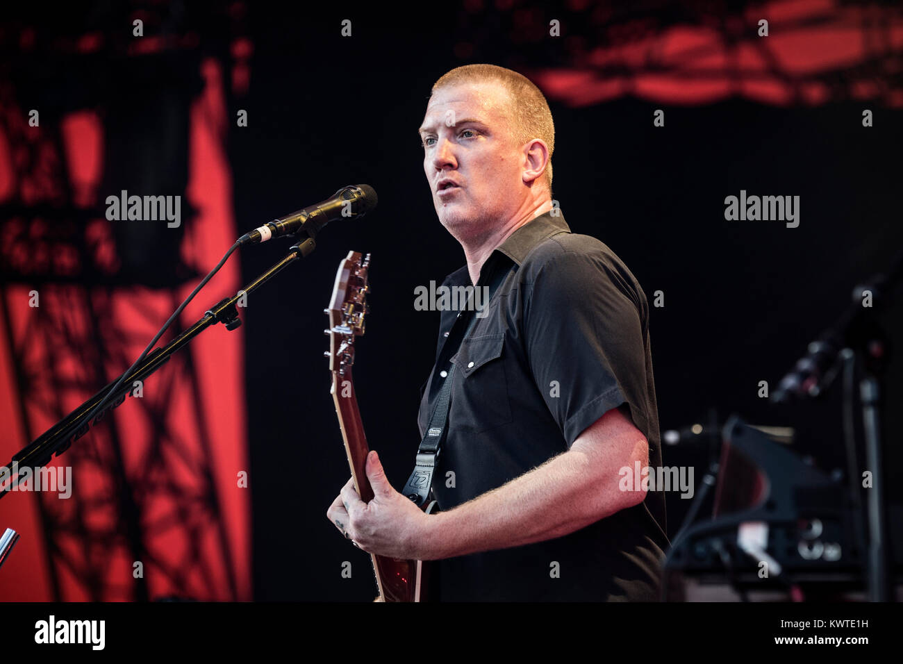 Lead singer Josh Home from the rock band Queens Of The Stone Age is ...