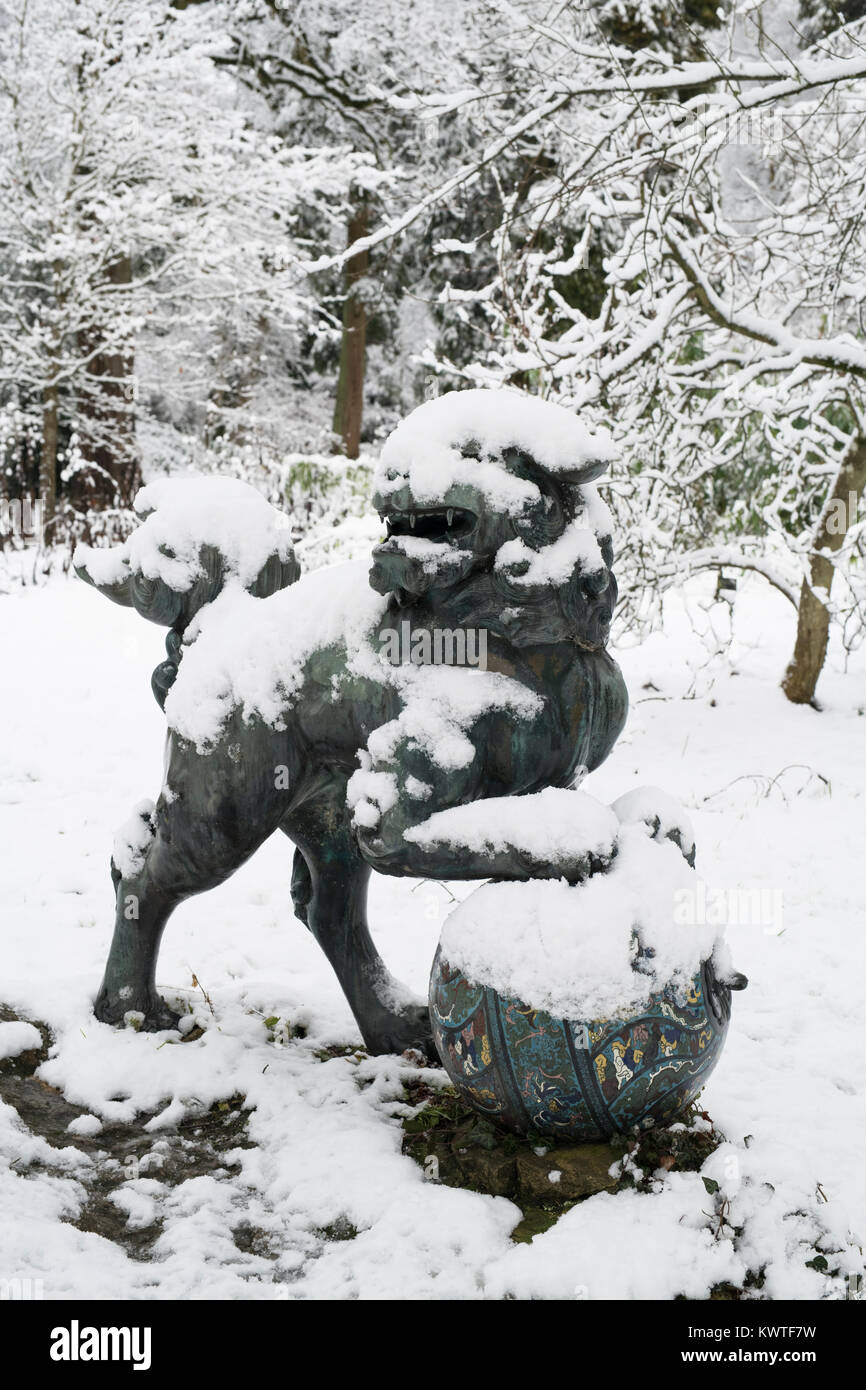 Foo dog hi-res stock photography and images - Alamy