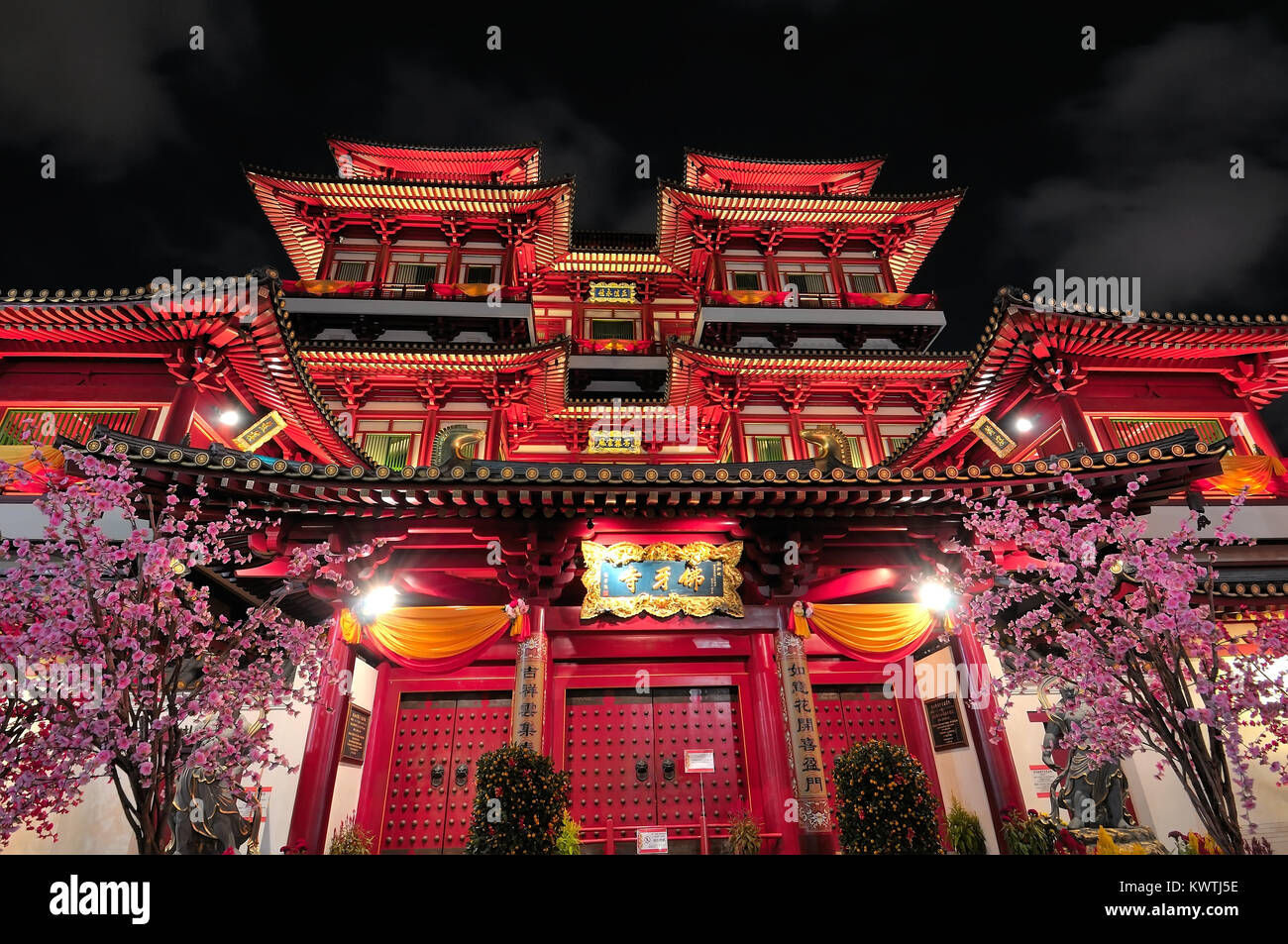 Night view of majestic Asian style Buddhist temple architecture Stock ...