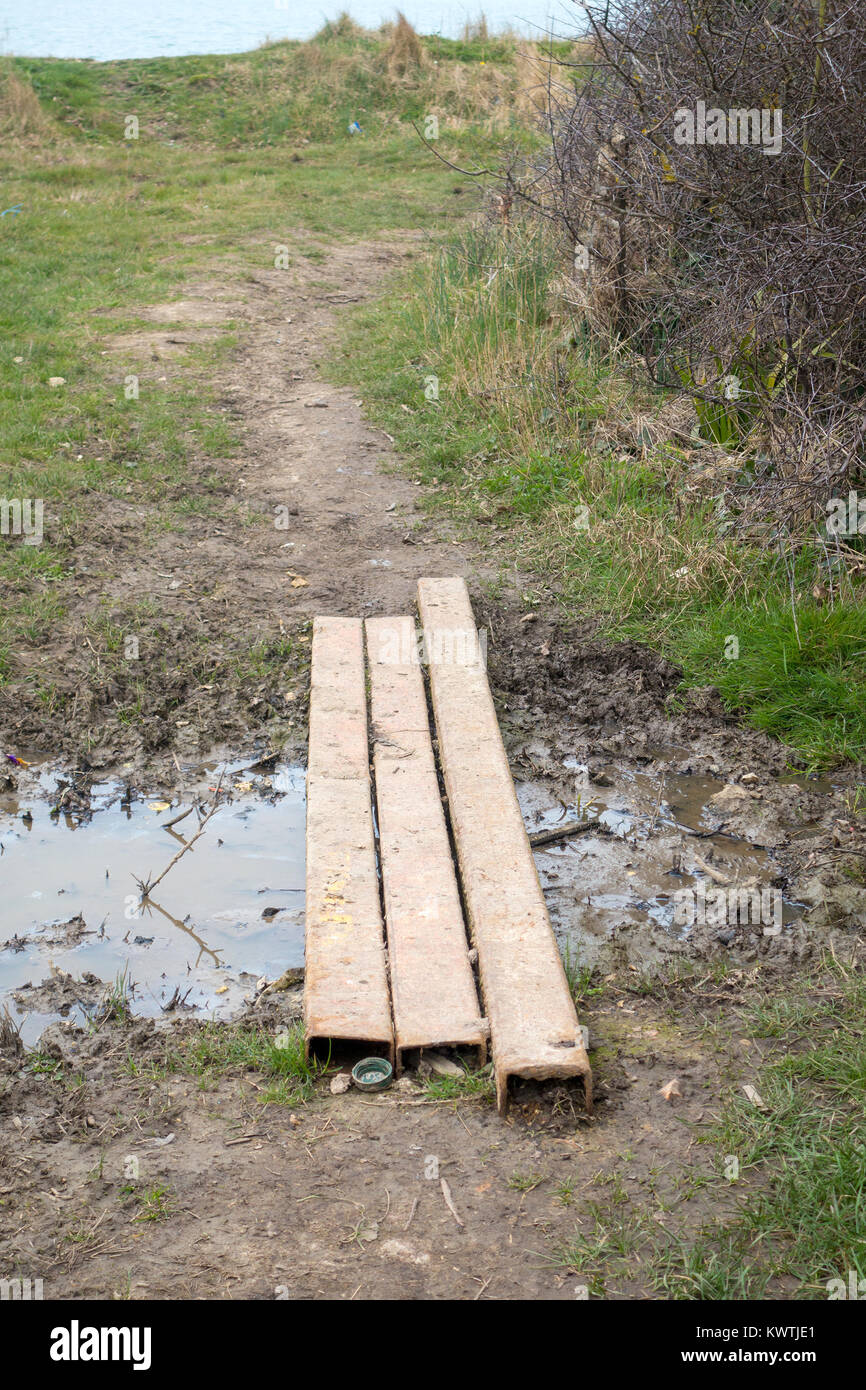 Footpath mud wet path hi-res stock photography and images - Alamy