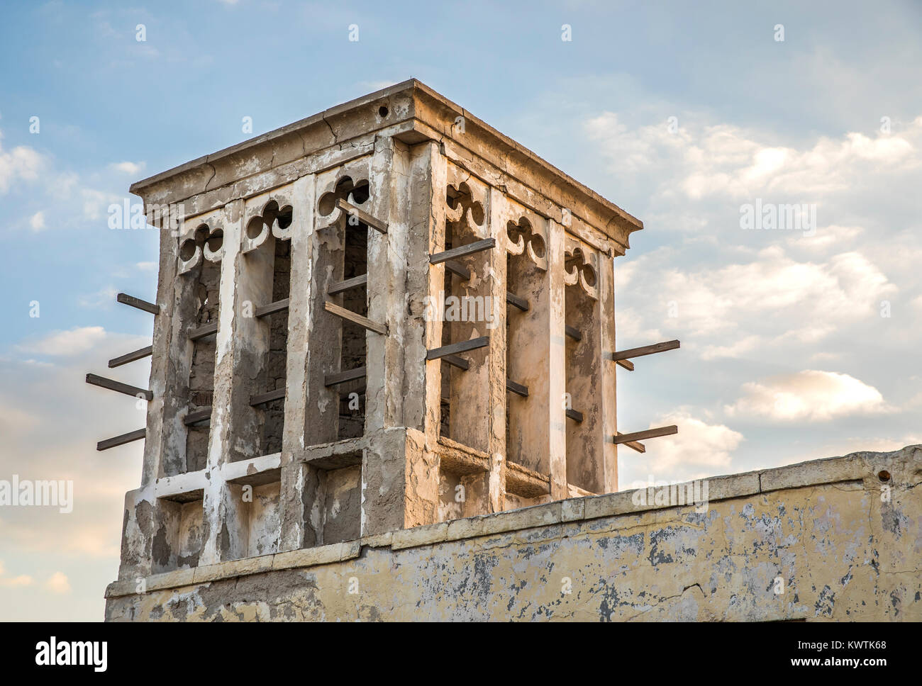 Wind tower traditional arab house hi-res stock photography and images ...