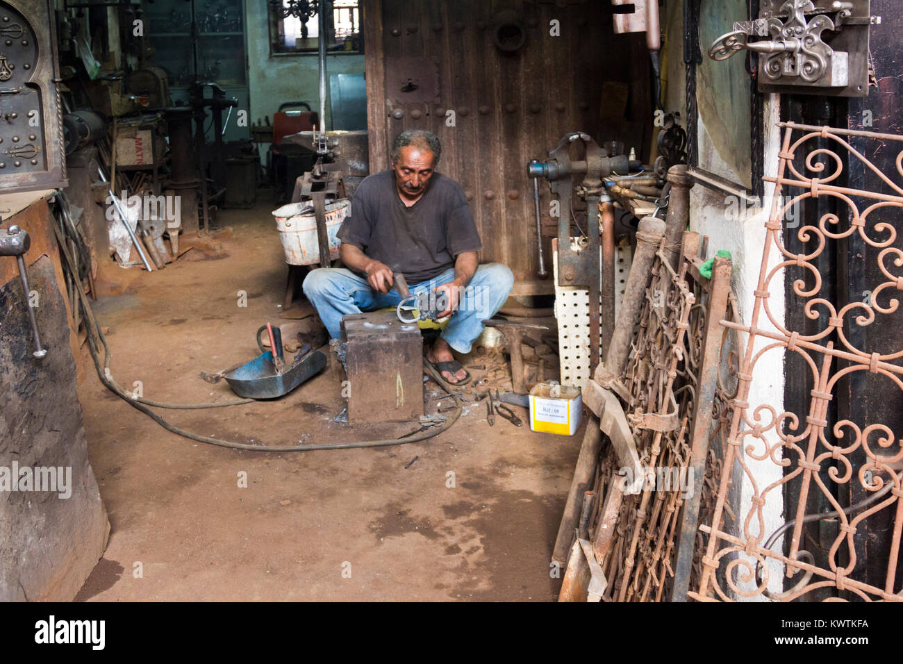 Blacksmith at work in art hi-res stock photography and images - Alamy
