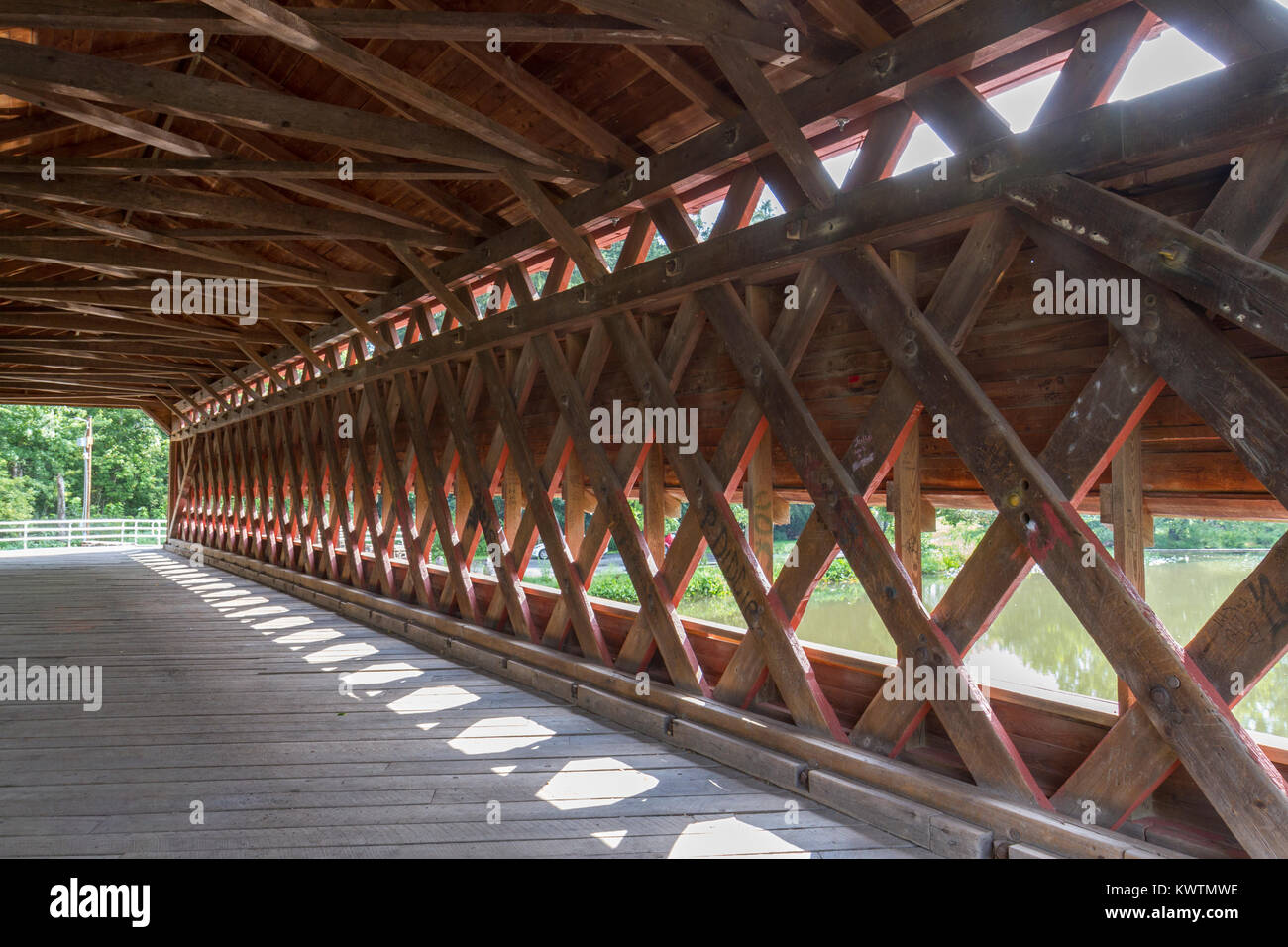 Lattice truss bridge hi-res stock photography and images - Alamy