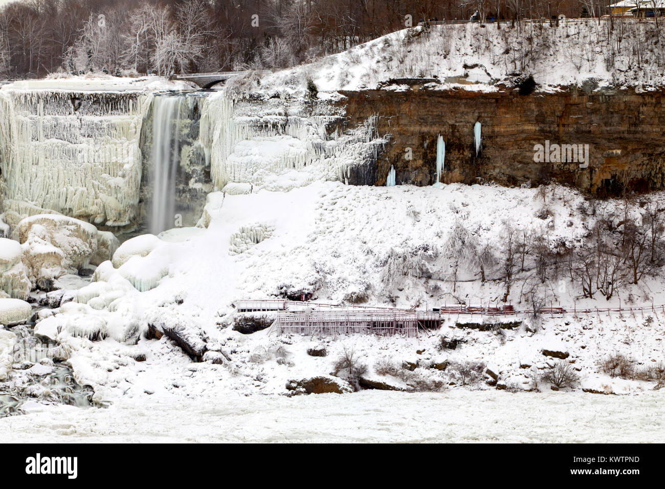 Niagara falls frozen hi-res stock photography and images - Alamy