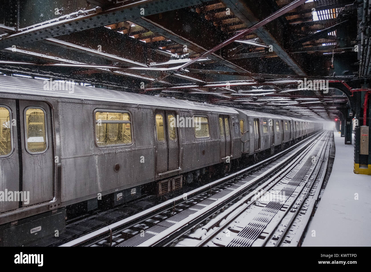 Bomb Cyclone (blizzard) in New York Stock Photo - Alamy