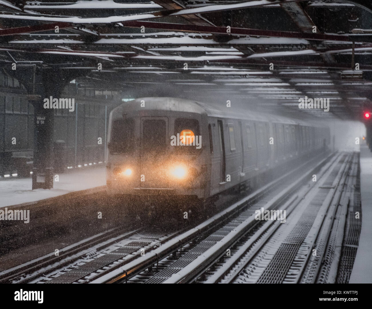 Bomb Cyclone (blizzard) in New York Stock Photo - Alamy