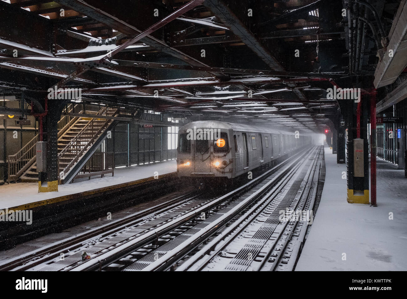Bomb Cyclone (blizzard) in New York Stock Photo - Alamy