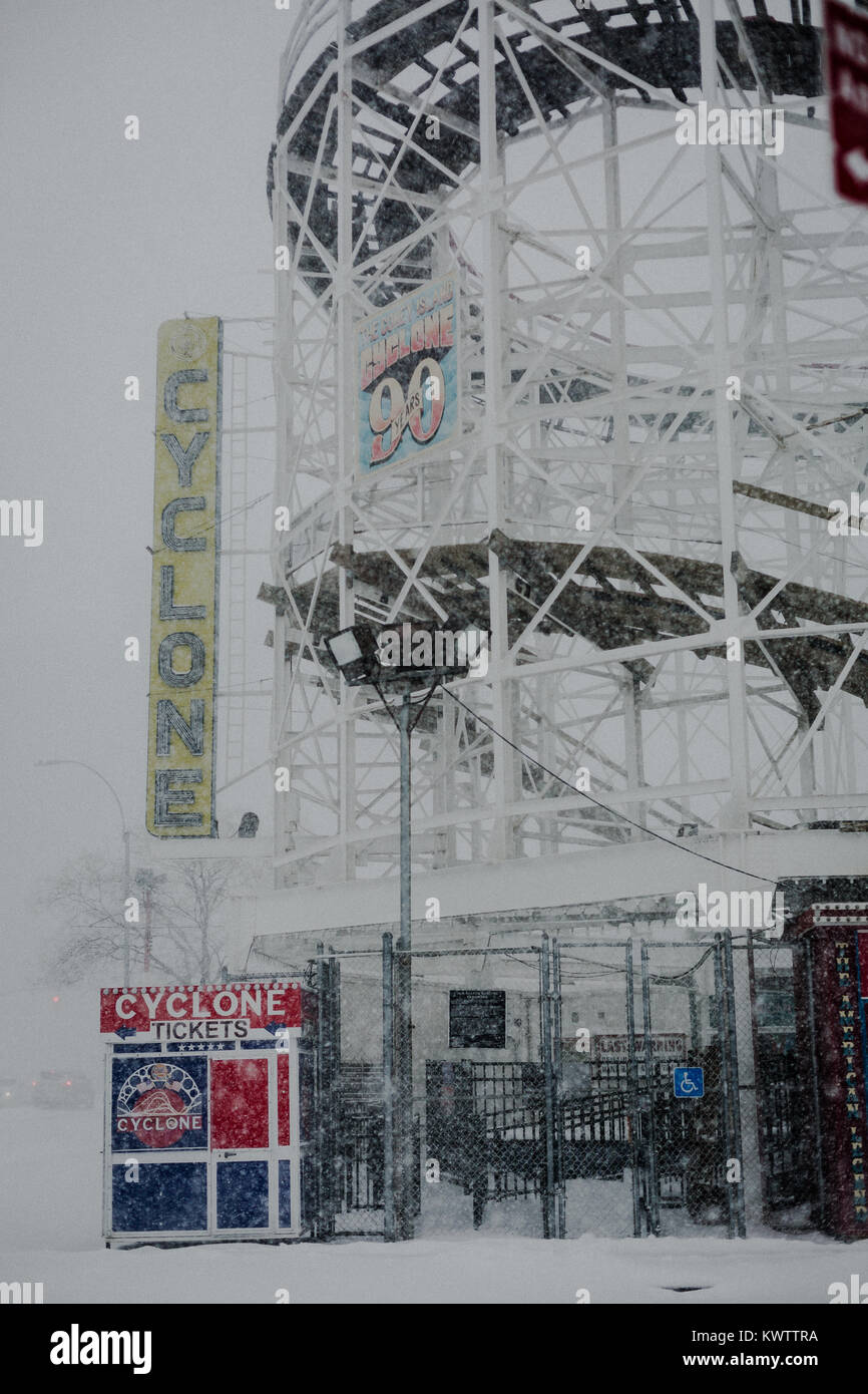 Bomb Cyclone (blizzard) in New York Stock Photo - Alamy